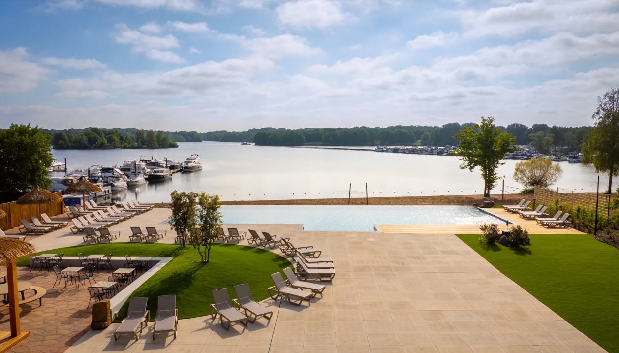 Nieuw bij Landal Marina Resort Well: buitenbad en Splashpark ...